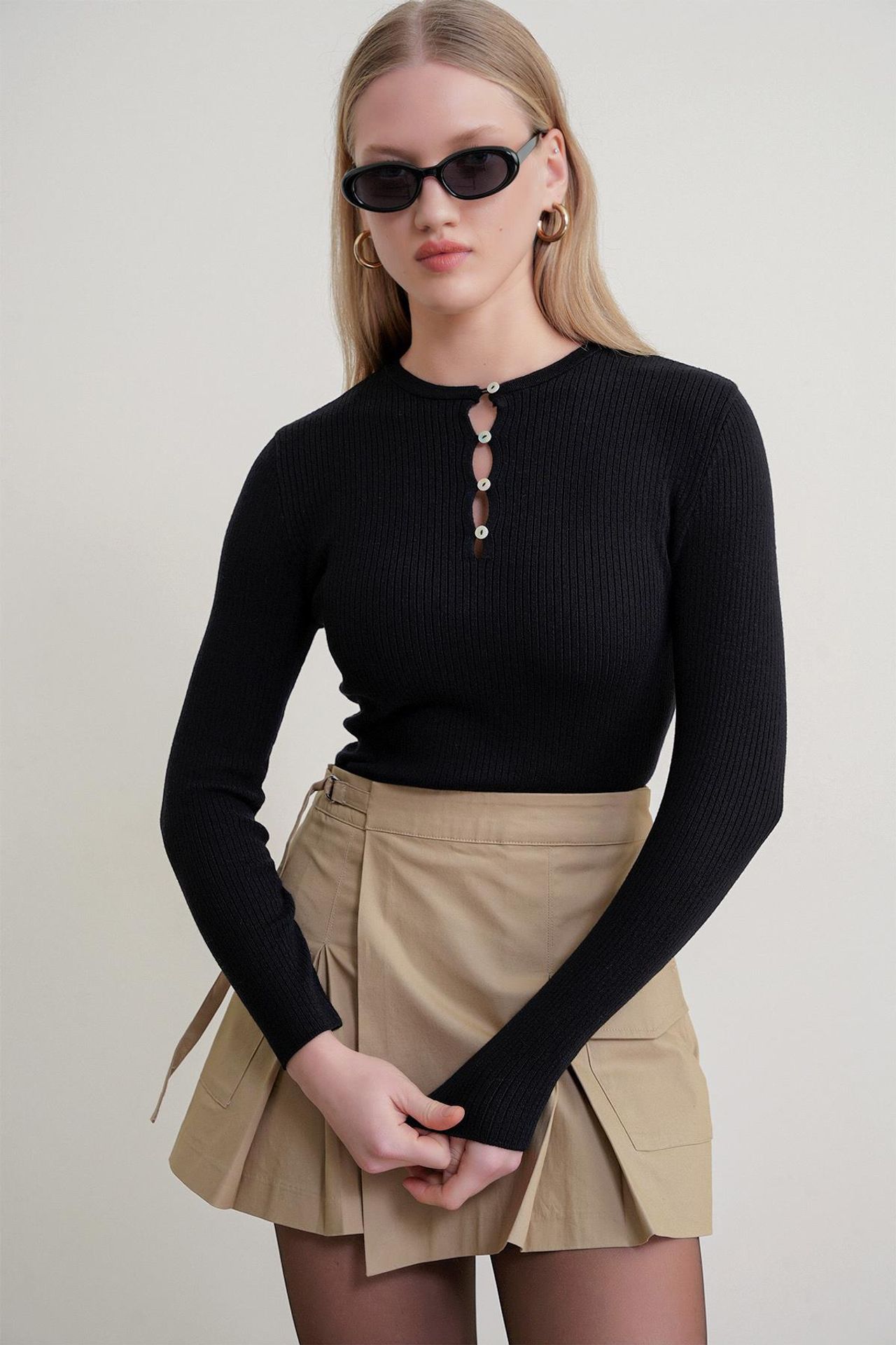 HiCCUP - Black Mixray Button Detailed Crew Neck Sweater Women